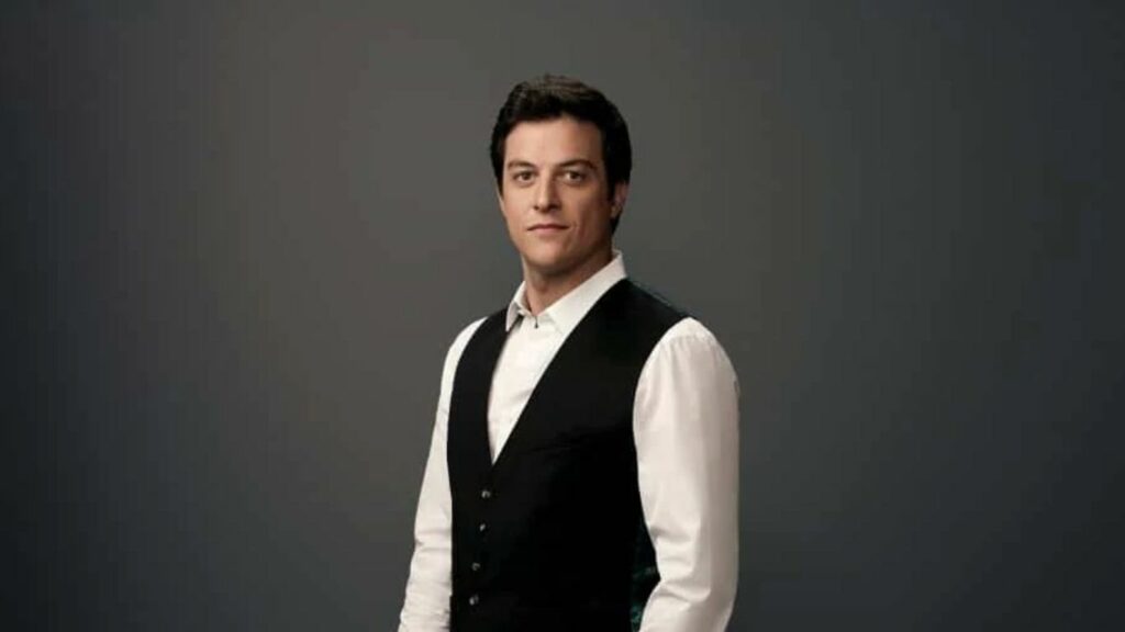 Why did James Mackay (Steven) leave Dynasty?