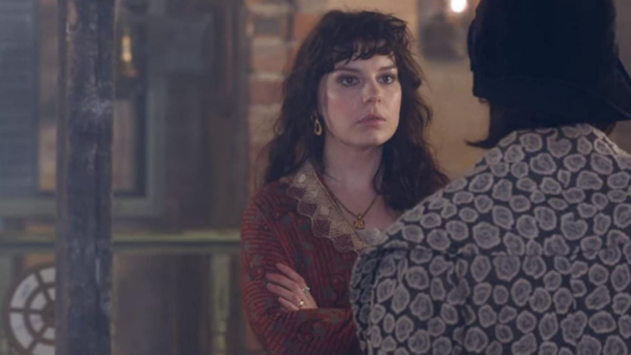 Does Esme Get the Gold Dust from Tommy?