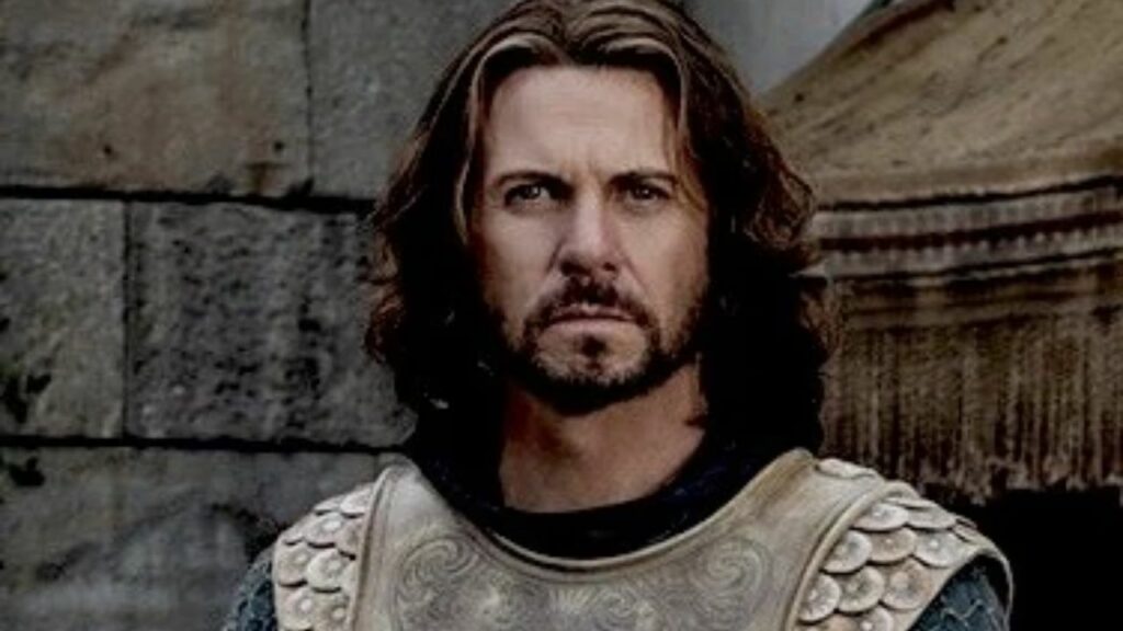 Who is the mystery man in episode 2 of The Rings of Power?