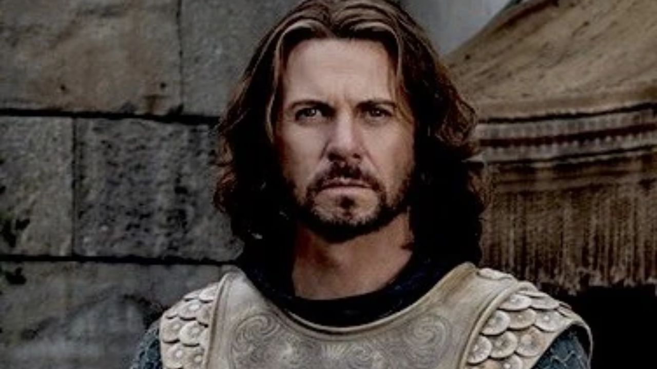 Who is the mystery man in episode 2 of The Rings of Power?