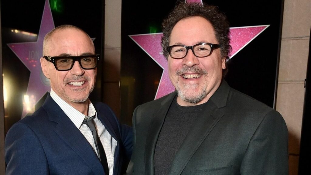 RDJ, 명예의 전당 행사에서 Jon Favreau 지원