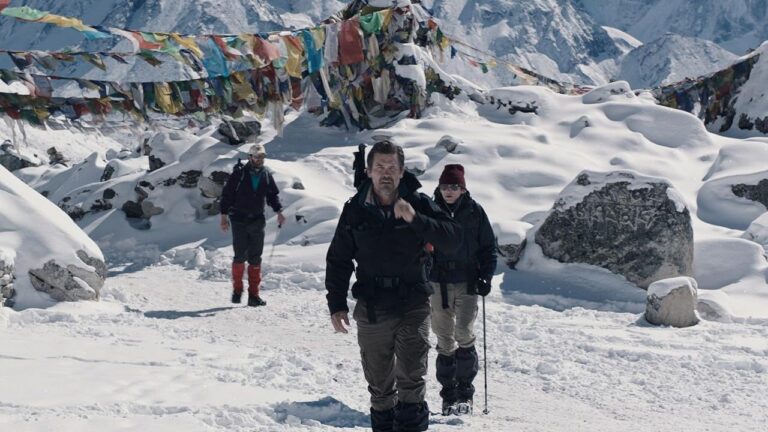 What happens at the end of Everest? Does Beck Weathers die?
