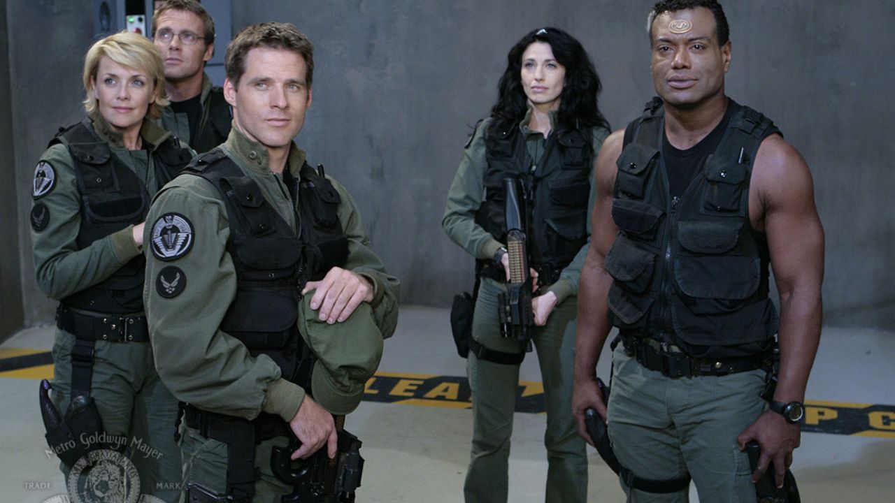 What are the abilities of the alien races in Stargate SG-1?