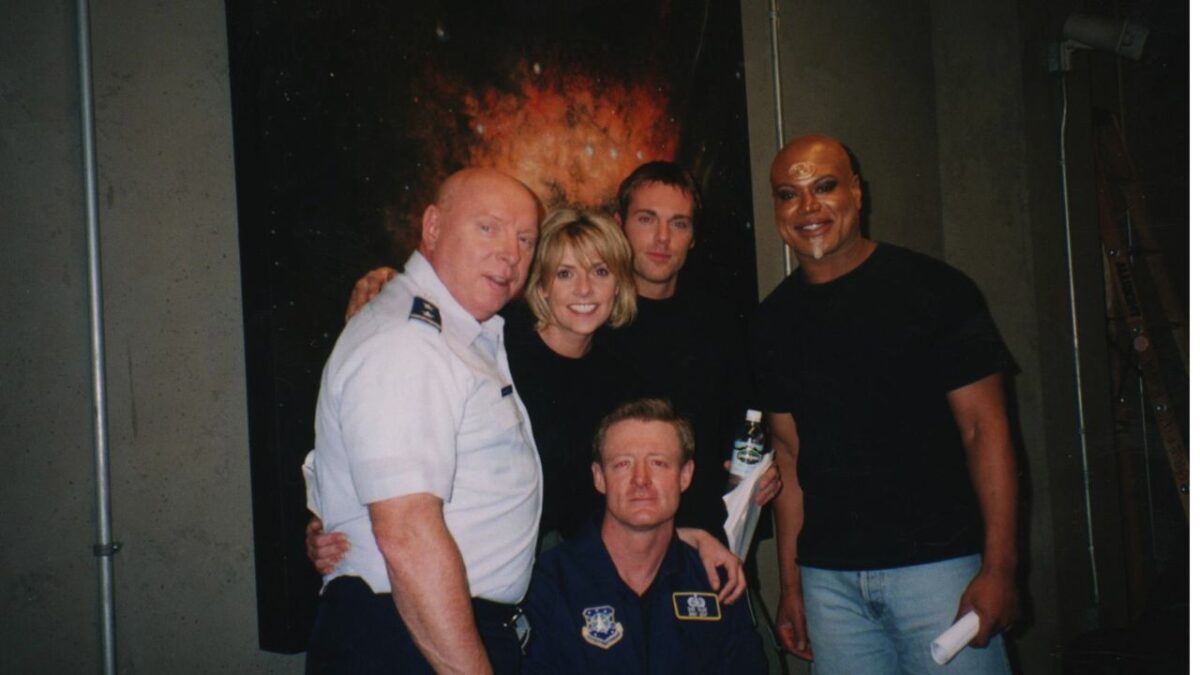 What are the abilities of the alien races in Stargate SG-1?