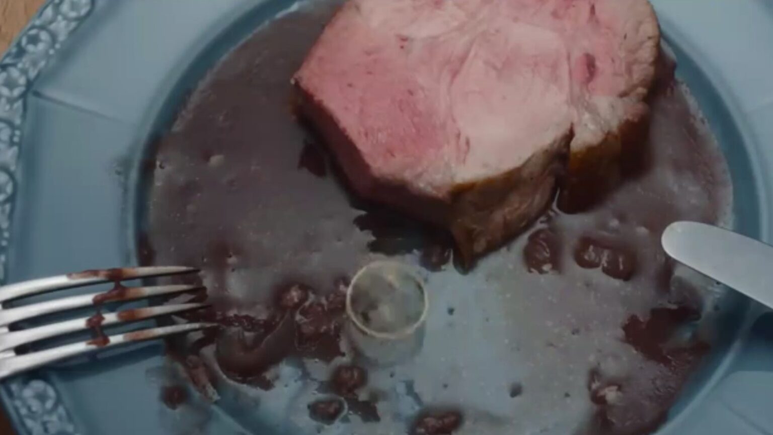 What Happens At The End Of Delicious? Does Philipp Eat His Dad?